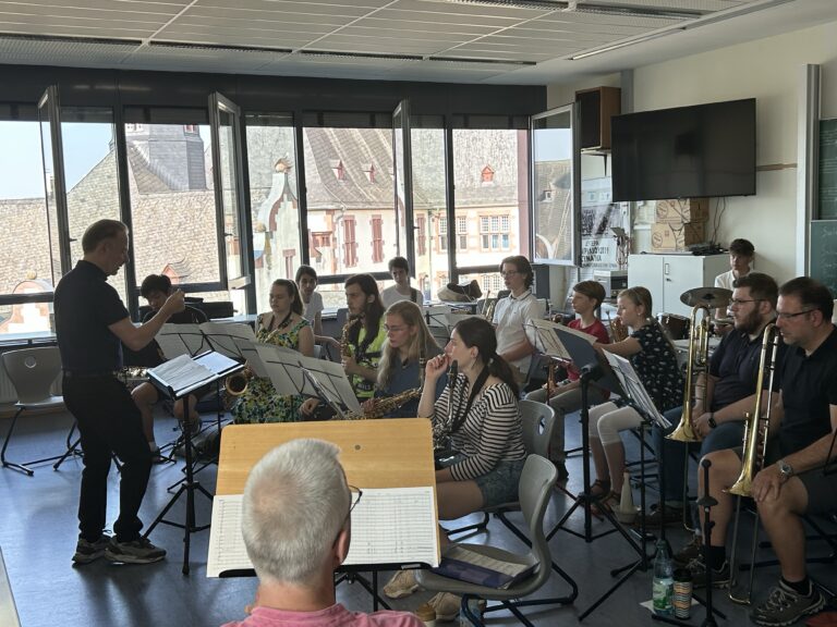 Leiter des Hessischen Landesjugendjazzorchesters coacht Augustiner-Big ...